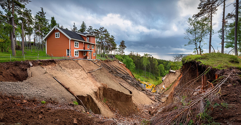 Landslides and erosion - risks you don't want to miss along waterways